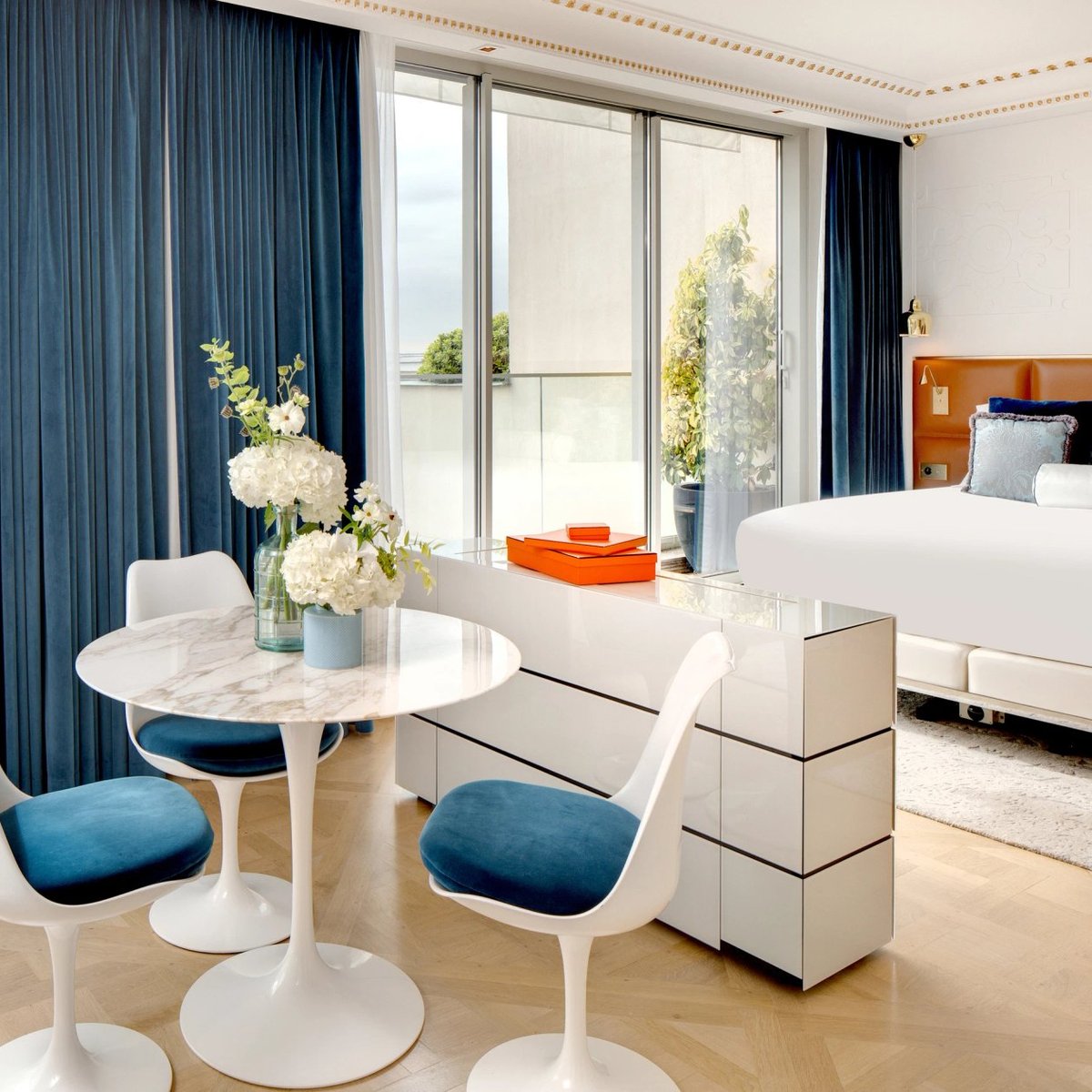 99 Haussmann, Restaurant & Bar